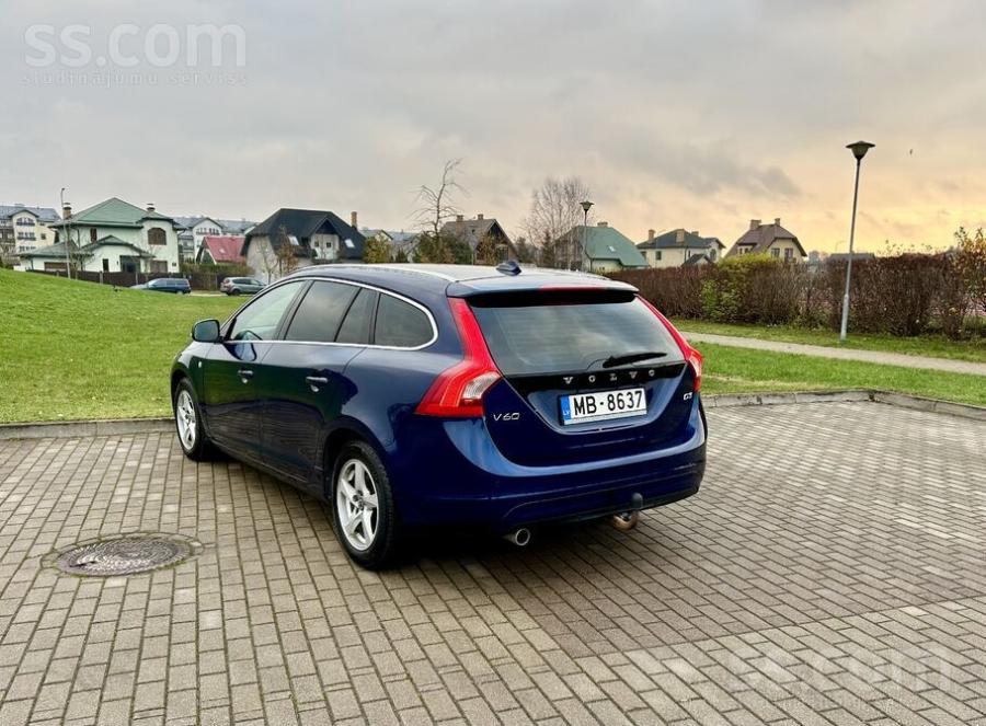 Zils Volvo V60 2015 Rīga, ar dzinēja tilpumu 2.00 L un nobraukumu 245 tūkst. km par 11100 €, foto 6 vietnē AUTOMOTO.COM.LV