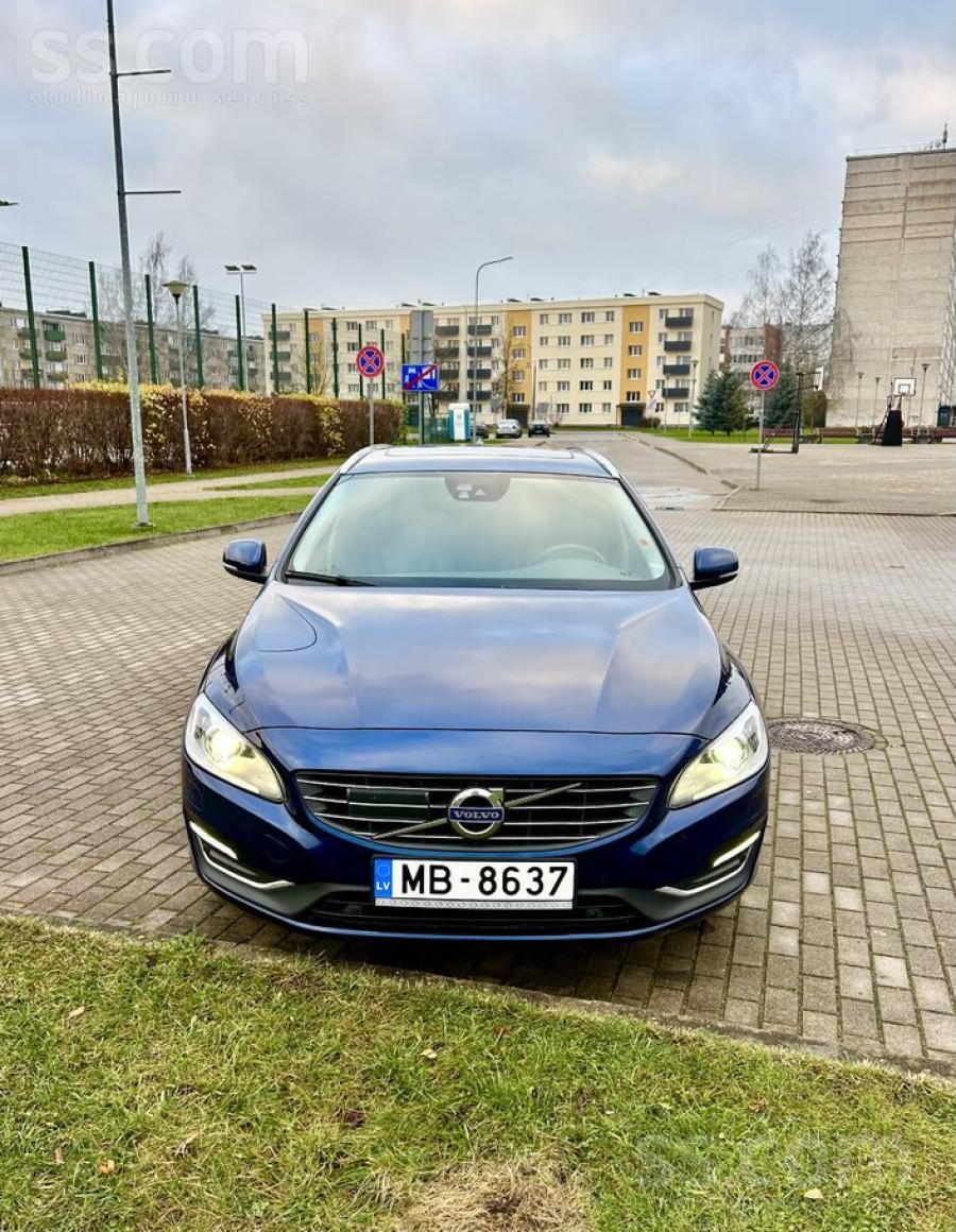 Zils Volvo V60 2015 Rīga, ar dzinēja tilpumu 2.00 L un nobraukumu 245 tūkst. km par 11100 €, foto 7 vietnē AUTOMOTO.COM.LV
