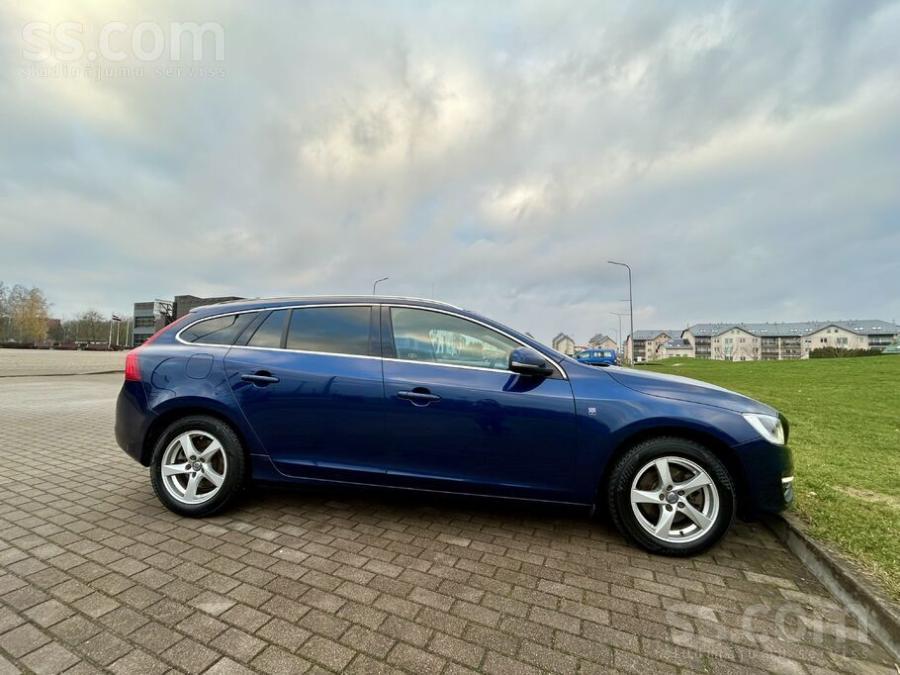 Zils Volvo V60 2015 Rīga, ar dzinēja tilpumu 2.00 L un nobraukumu 245 tūkst. km par 11100 €, foto 8 vietnē AUTOMOTO.COM.LV