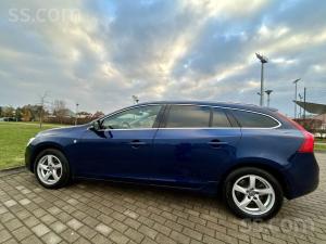 Zils Volvo V60 2015 Rīga, ar dzinēja tilpumu 2.00 L un nobraukumu 245 tūkst. km par 11100 €, foto 9 vietnē AUTOMOTO.COM.LV