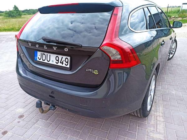 Zils Volvo V60 2011 Šauļi, ar dzinēja tilpumu 1.56 L un nobraukumu 258 tūkst. km par 4580 €, foto 3 vietnē AUTOMOTO.COM.LV