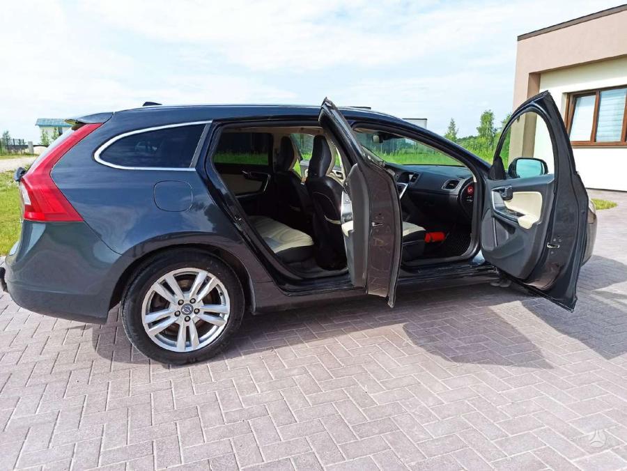 Zils Volvo V60 2011 Šauļi, ar dzinēja tilpumu 1.56 L un nobraukumu 258 tūkst. km par 4580 €, foto 13 vietnē AUTOMOTO.COM.LV