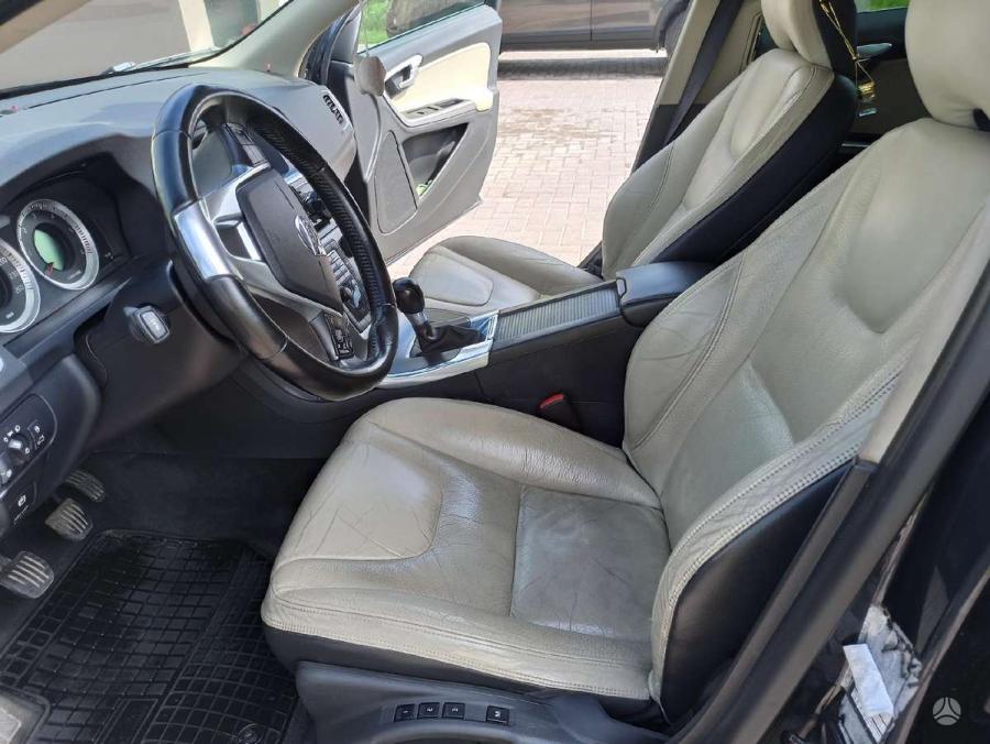 Zils Volvo V60 2011 Šauļi, ar dzinēja tilpumu 1.56 L un nobraukumu 258 tūkst. km par 4580 €, foto 14 vietnē AUTOMOTO.COM.LV