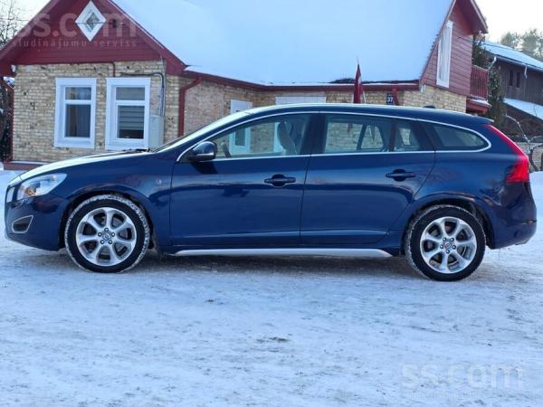 Zils Volvo V60 2011 Rīga, ar dzinēja tilpumu 2.40 L un nobraukumu 0 tūkst. km par 6450 €, foto 2 vietnē AUTOMOTO.COM.LV