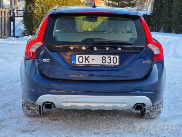 Zils Volvo V60 2011 Rīga, ar dzinēja tilpumu 2.40 L un nobraukumu 0 tūkst. km par 6450 €, foto 4 vietnē AUTOMOTO.COM.LV