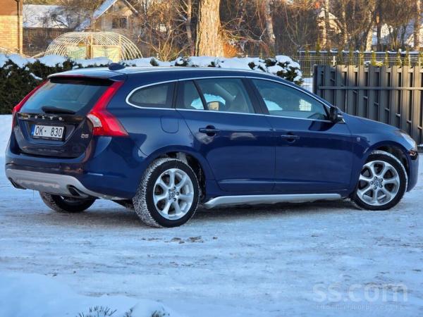 Zils Volvo V60 2011 Rīga, ar dzinēja tilpumu 2.40 L un nobraukumu 0 tūkst. km par 6450 €, foto 5 vietnē AUTOMOTO.COM.LV