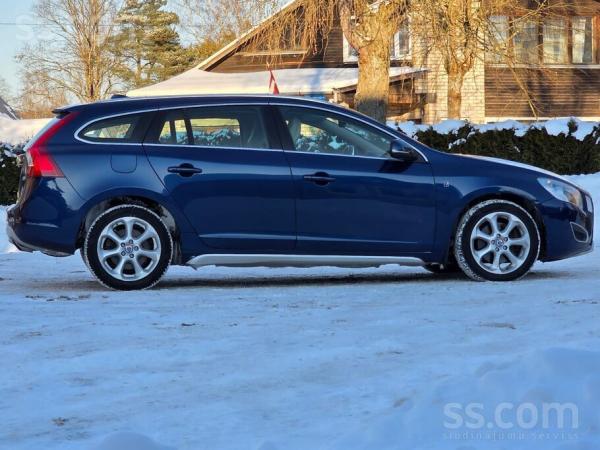 Zils Volvo V60 2011 Rīga, ar dzinēja tilpumu 2.40 L un nobraukumu 0 tūkst. km par 6450 €, foto 6 vietnē AUTOMOTO.COM.LV