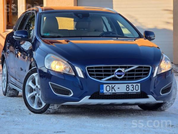 Zils Volvo V60 2011 Rīga, ar dzinēja tilpumu 2.40 L un nobraukumu 0 tūkst. km par 6450 €, foto 7 vietnē AUTOMOTO.COM.LV