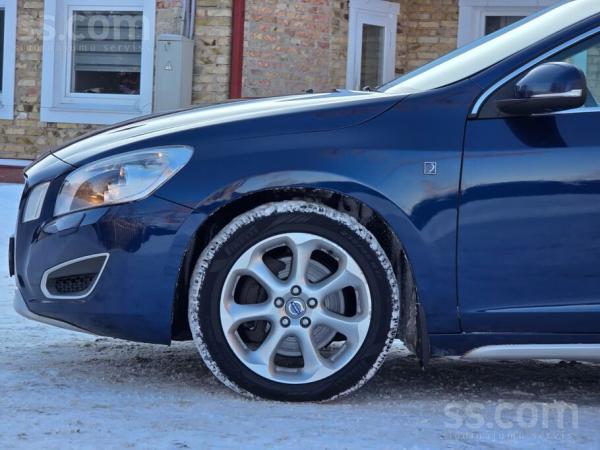 Zils Volvo V60 2011 Rīga, ar dzinēja tilpumu 2.40 L un nobraukumu 0 tūkst. km par 6450 €, foto 9 vietnē AUTOMOTO.COM.LV