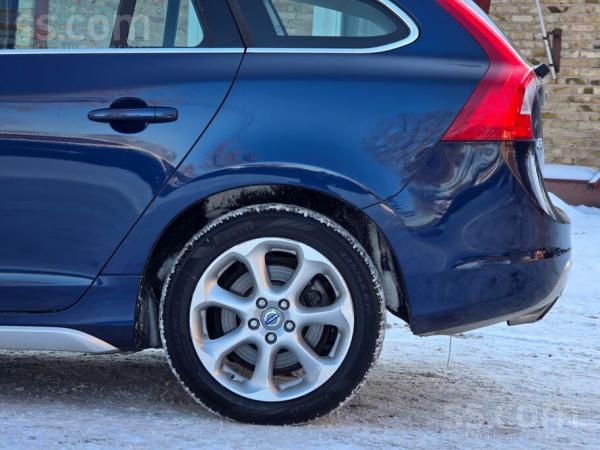 Zils Volvo V60 2011 Rīga, ar dzinēja tilpumu 2.40 L un nobraukumu 0 tūkst. km par 6450 €, foto 10 vietnē AUTOMOTO.COM.LV