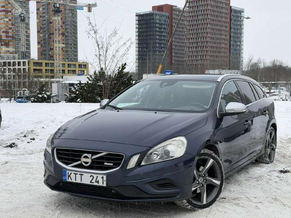 Zils Volvo V60 2011 Viļņa, ar dzinēja tilpumu 1.98 L un nobraukumu 300 tūkst. km par 5500 €, foto 1 vietnē AUTOMOTO.COM.LV
