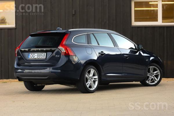 Blue Volvo V60 2011 in Jelgava, with an engine capacity of 2.00 L and mileage of 226 thousand km for 7500 €, photo 5 on AUTOMOTO.COM.LV