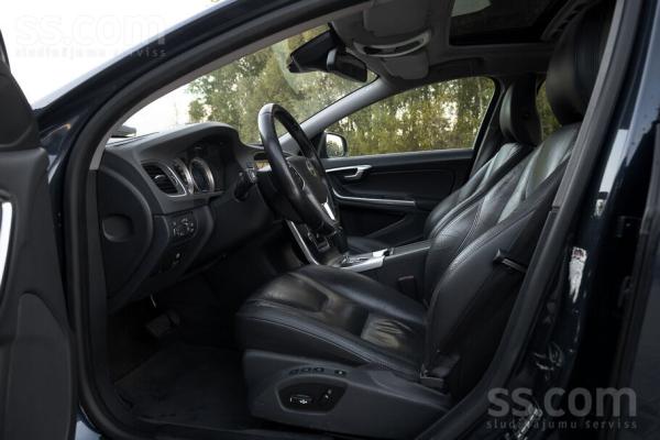 Blue Volvo V60 2011 in Jelgava, with an engine capacity of 2.00 L and mileage of 226 thousand km for 7500 €, photo 9 on AUTOMOTO.COM.LV