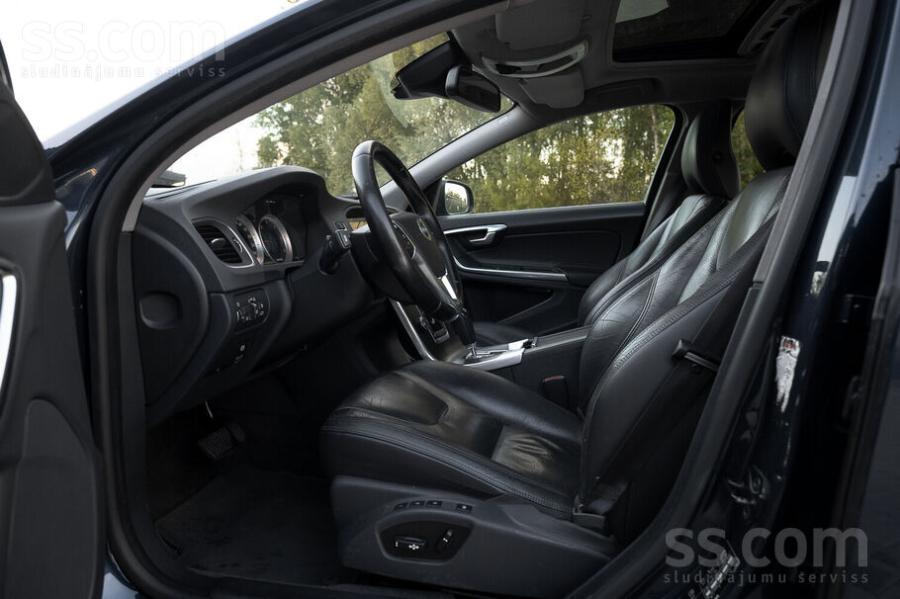 Zils Volvo V60 2011 Jelgava, ar dzinēja tilpumu 2.00 L un nobraukumu 226 tūkst. km par 7500 €, foto 10 vietnē AUTOMOTO.COM.LV
