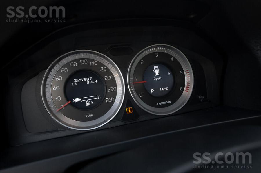 Zils Volvo V60 2011 Jelgava, ar dzinēja tilpumu 2.00 L un nobraukumu 226 tūkst. km par 7500 €, foto 13 vietnē AUTOMOTO.COM.LV