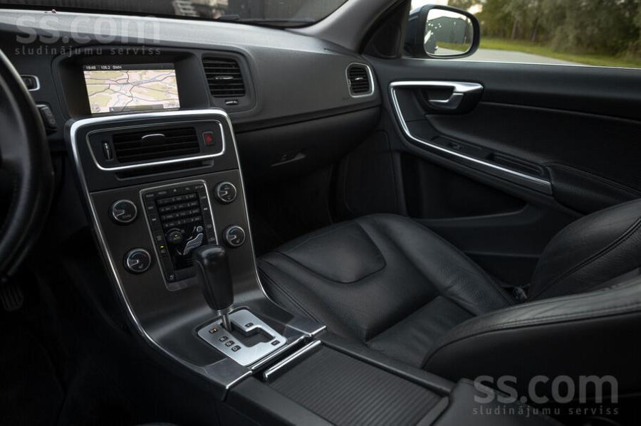 Zils Volvo V60 2011 Jelgava, ar dzinēja tilpumu 2.00 L un nobraukumu 226 tūkst. km par 7500 €, foto 15 vietnē AUTOMOTO.COM.LV