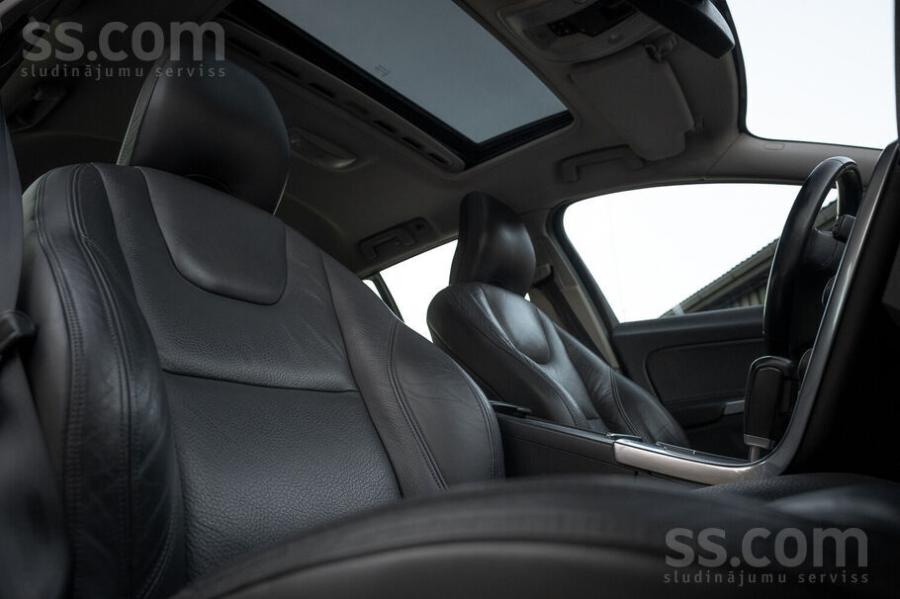 Zils Volvo V60 2011 Jelgava, ar dzinēja tilpumu 2.00 L un nobraukumu 226 tūkst. km par 7500 €, foto 21 vietnē AUTOMOTO.COM.LV