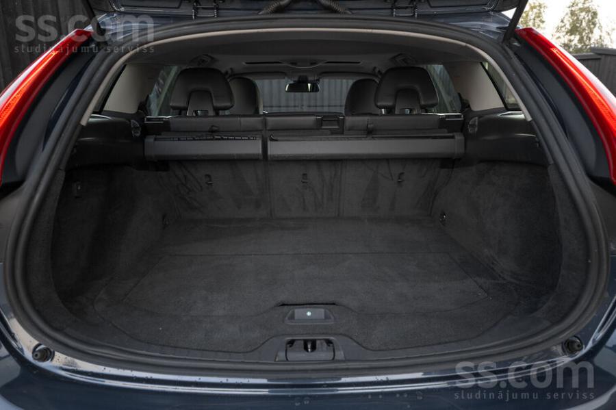 Zils Volvo V60 2011 Jelgava, ar dzinēja tilpumu 2.00 L un nobraukumu 226 tūkst. km par 7500 €, foto 23 vietnē AUTOMOTO.COM.LV