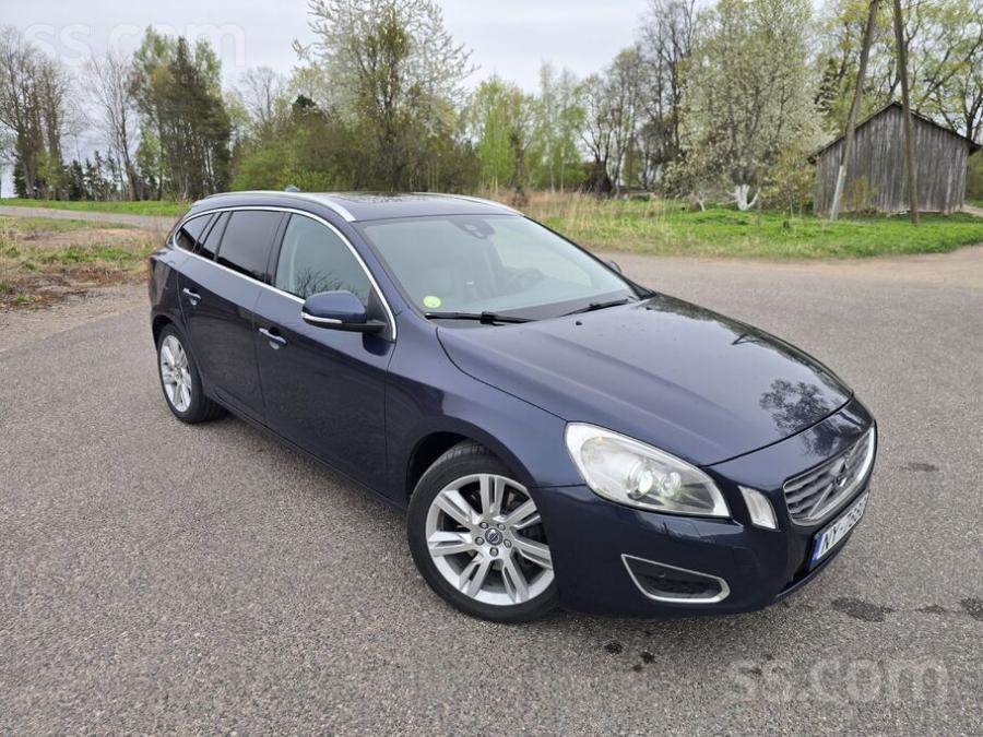 Zils Volvo V60 2011 Limbaži, ar dzinēja tilpumu 2.40 L un nobraukumu 275 tūkst. km par 6350 €, foto 1 vietnē AUTOMOTO.COM.LV