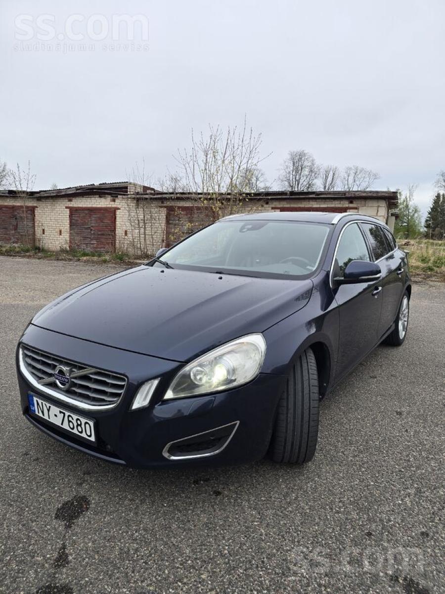 Zils Volvo V60 2011 Limbaži, ar dzinēja tilpumu 2.40 L un nobraukumu 275 tūkst. km par 6350 €, foto 3 vietnē AUTOMOTO.COM.LV