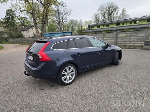 Blue Volvo V60 2011 in Limbazi, with an engine capacity of 2.40 L and mileage of 275 thousand km for 6350 €, photo 5 on AUTOMOTO.COM.LV