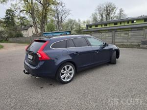 Zils Volvo V60 2011 Limbaži, ar dzinēja tilpumu 2.40 L un nobraukumu 275 tūkst. km par 6350 €, foto 6 vietnē AUTOMOTO.COM.LV