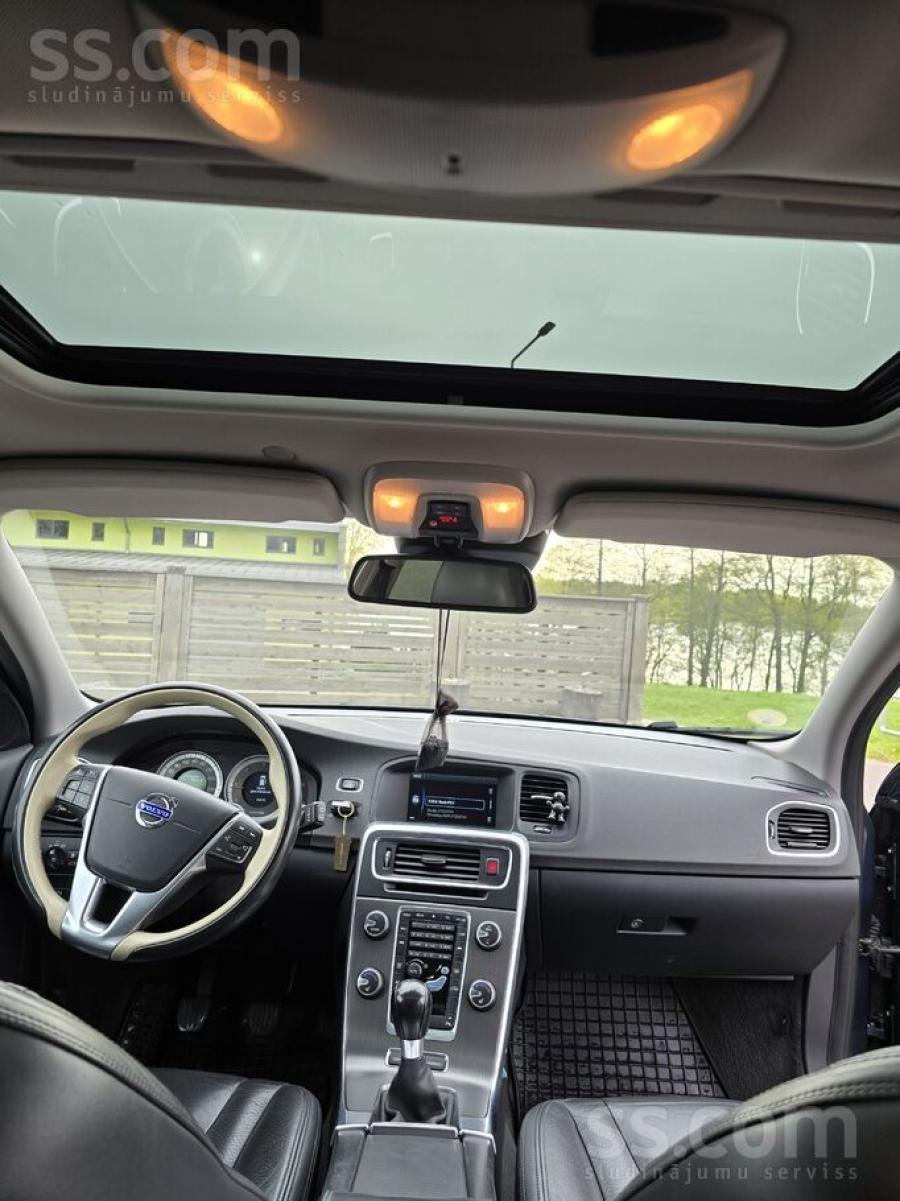 Zils Volvo V60 2011 Limbaži, ar dzinēja tilpumu 2.40 L un nobraukumu 275 tūkst. km par 6350 €, foto 7 vietnē AUTOMOTO.COM.LV