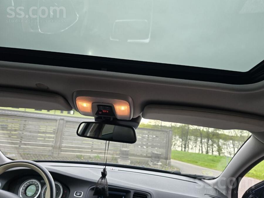 Zils Volvo V60 2011 Limbaži, ar dzinēja tilpumu 2.40 L un nobraukumu 275 tūkst. km par 6350 €, foto 8 vietnē AUTOMOTO.COM.LV