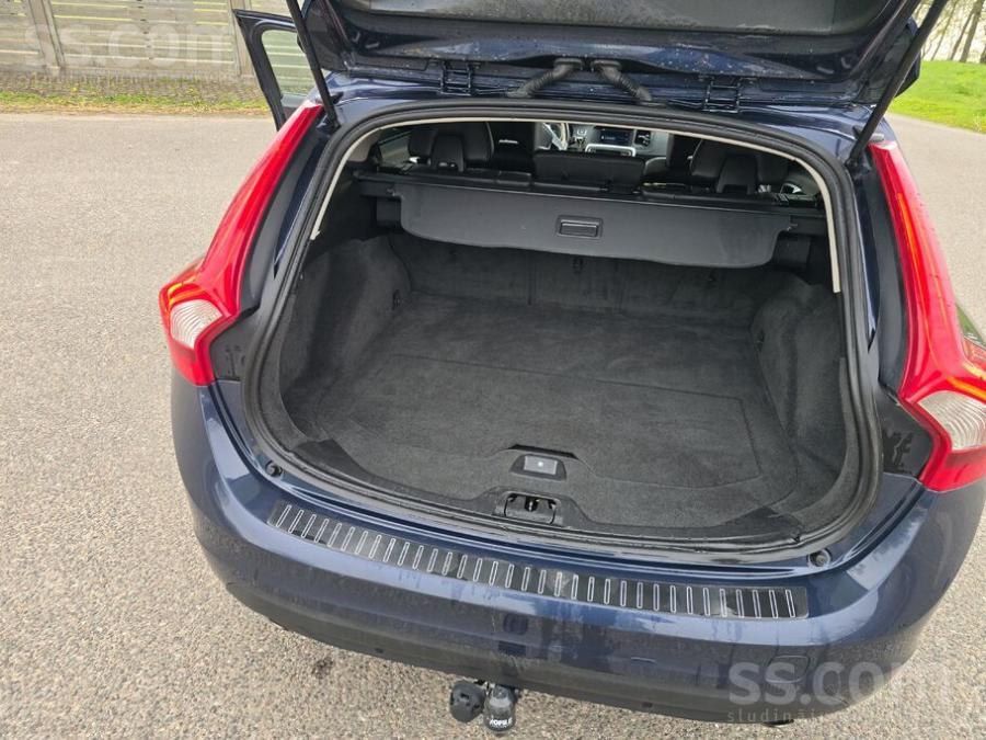 Zils Volvo V60 2011 Limbaži, ar dzinēja tilpumu 2.40 L un nobraukumu 275 tūkst. km par 6350 €, foto 10 vietnē AUTOMOTO.COM.LV