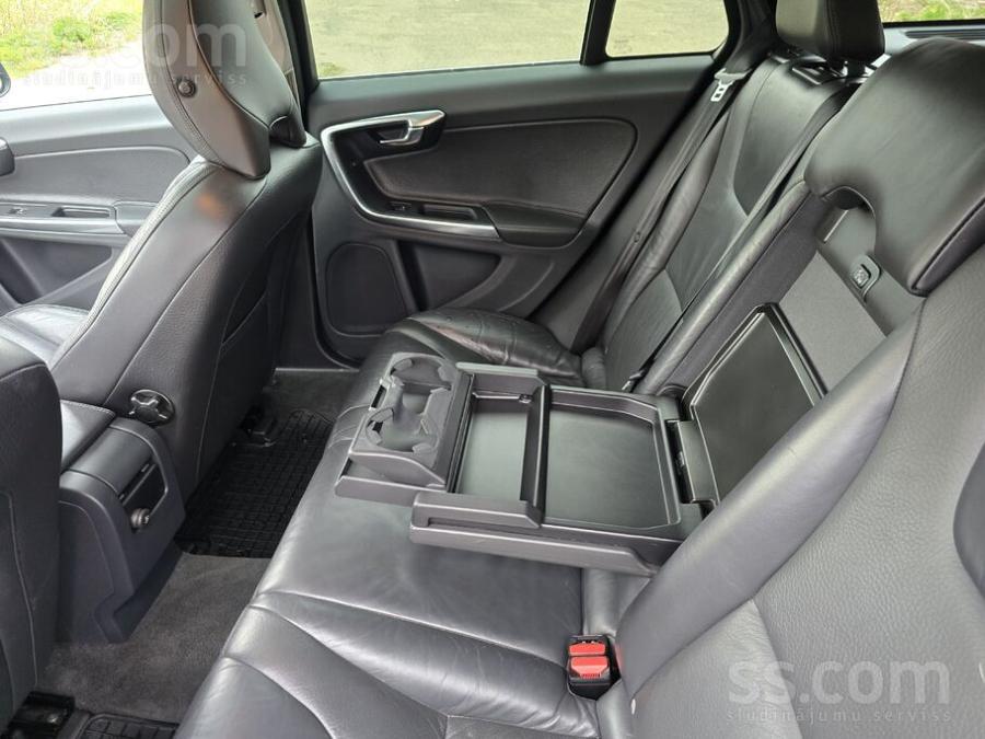 Zils Volvo V60 2011 Limbaži, ar dzinēja tilpumu 2.40 L un nobraukumu 275 tūkst. km par 6350 €, foto 11 vietnē AUTOMOTO.COM.LV