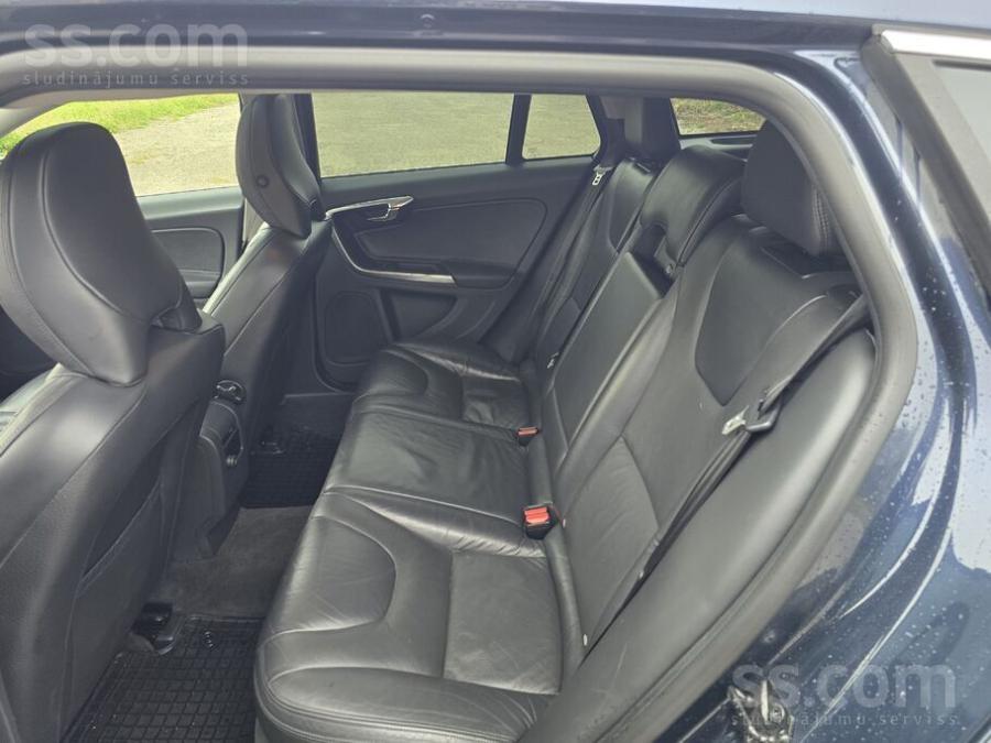 Zils Volvo V60 2011 Limbaži, ar dzinēja tilpumu 2.40 L un nobraukumu 275 tūkst. km par 6350 €, foto 12 vietnē AUTOMOTO.COM.LV