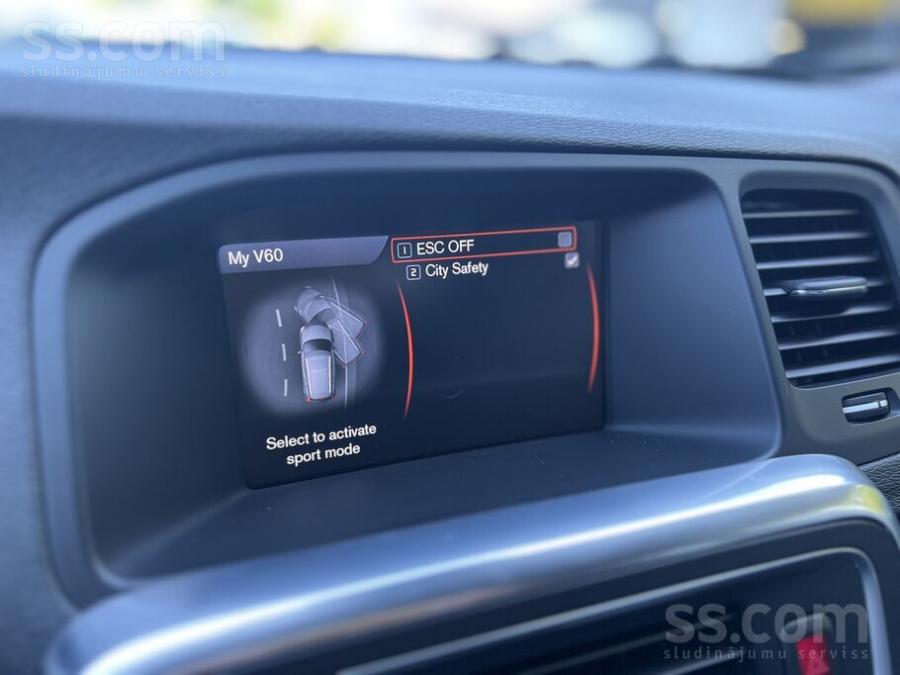 Zils Volvo V60 2011 Liepāja, ar dzinēja tilpumu 1.60 L un nobraukumu 264 tūkst. km par 6750 €, foto 6 vietnē AUTOMOTO.COM.LV