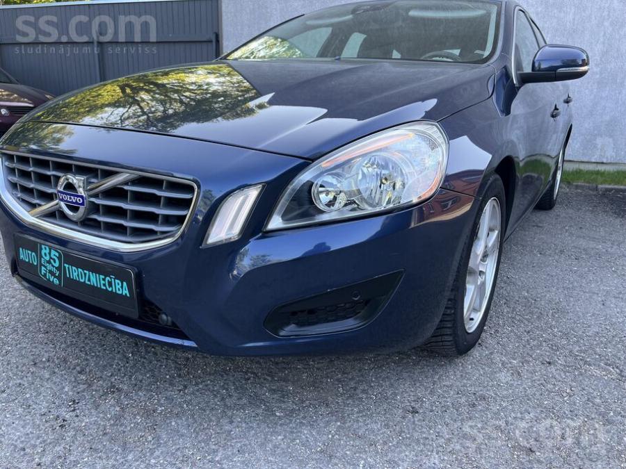 Zils Volvo V60 2011 Liepāja, ar dzinēja tilpumu 1.60 L un nobraukumu 264 tūkst. km par 6750 €, foto 10 vietnē AUTOMOTO.COM.LV