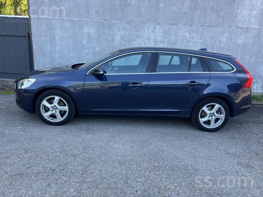 Zils Volvo V60 2011 Liepāja, ar dzinēja tilpumu 1.60 L un nobraukumu 264 tūkst. km par 6750 €, foto 11 vietnē AUTOMOTO.COM.LV