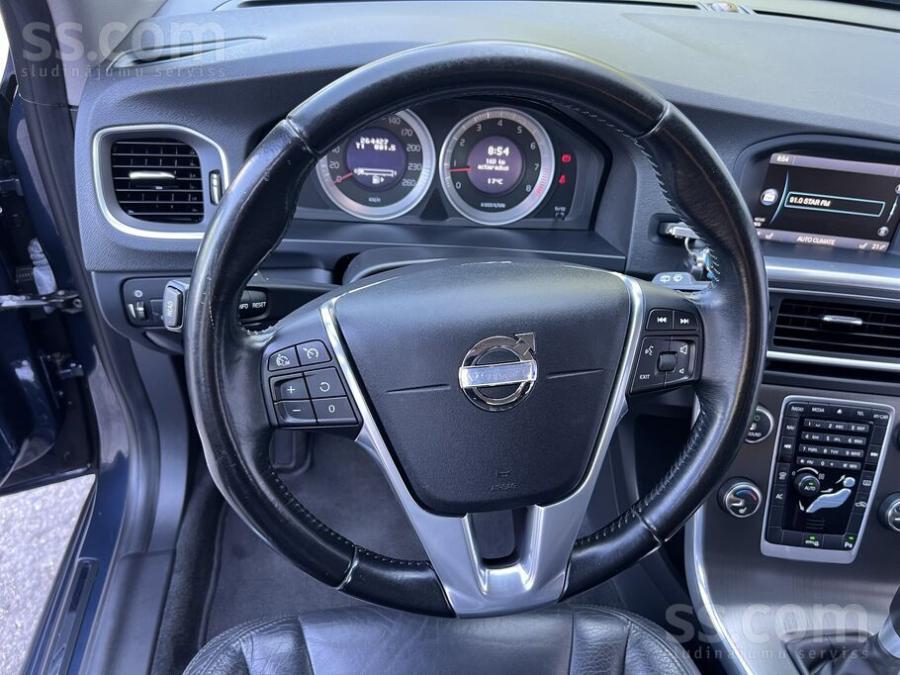 Zils Volvo V60 2011 Liepāja, ar dzinēja tilpumu 1.60 L un nobraukumu 264 tūkst. km par 6750 €, foto 18 vietnē AUTOMOTO.COM.LV
