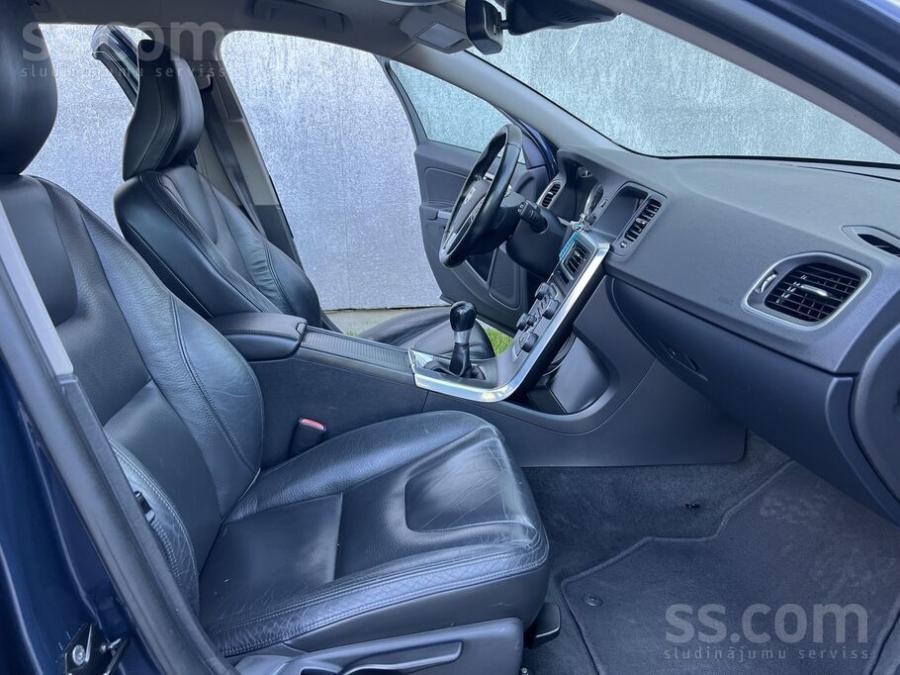 Zils Volvo V60 2011 Liepāja, ar dzinēja tilpumu 1.60 L un nobraukumu 264 tūkst. km par 6750 €, foto 21 vietnē AUTOMOTO.COM.LV