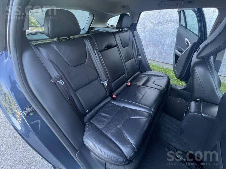 Zils Volvo V60 2011 Liepāja, ar dzinēja tilpumu 1.60 L un nobraukumu 264 tūkst. km par 6750 €, foto 24 vietnē AUTOMOTO.COM.LV