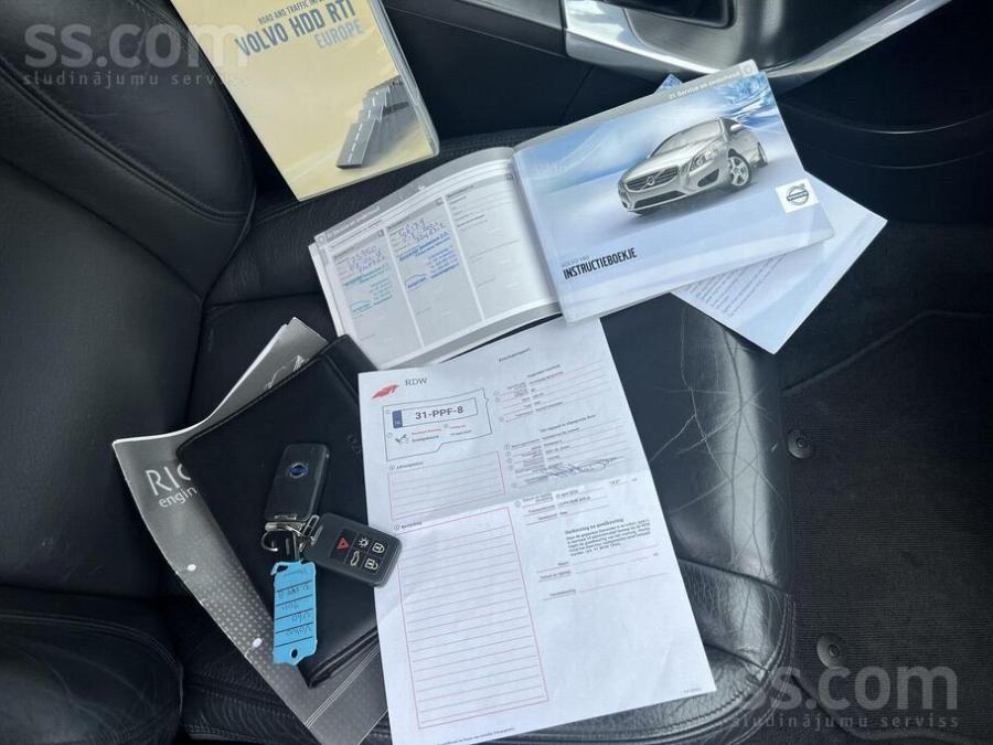 Zils Volvo V60 2011 Liepāja, ar dzinēja tilpumu 1.60 L un nobraukumu 264 tūkst. km par 6750 €, foto 27 vietnē AUTOMOTO.COM.LV