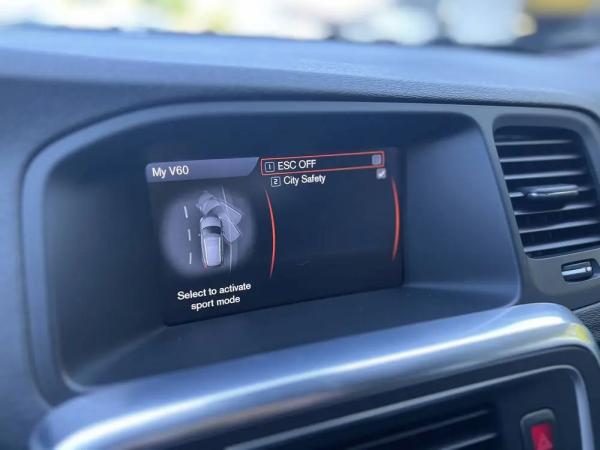 Zils Volvo V60 2011 Liepāja, ar dzinēja tilpumu 1.60 L un nobraukumu 264 tūkst. km par 6750 €, foto 5 vietnē AUTOMOTO.COM.LV