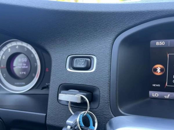 Zils Volvo V60 2011 Liepāja, ar dzinēja tilpumu 1.60 L un nobraukumu 264 tūkst. km par 6750 €, foto 6 vietnē AUTOMOTO.COM.LV