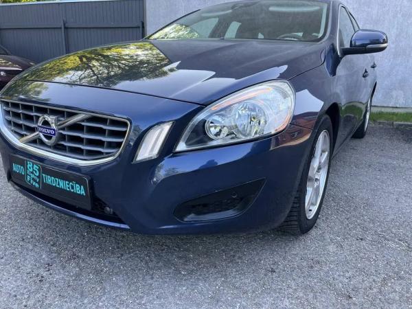 Zils Volvo V60 2011 Liepāja, ar dzinēja tilpumu 1.60 L un nobraukumu 264 tūkst. km par 6750 €, foto 9 vietnē AUTOMOTO.COM.LV
