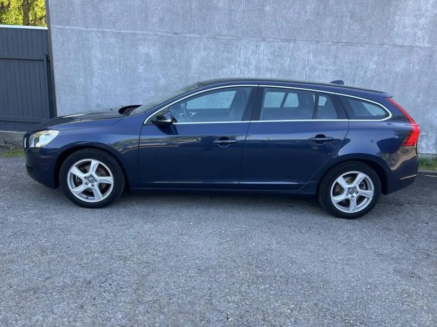 Zils Volvo V60 2011 Liepāja, ar dzinēja tilpumu 1.60 L un nobraukumu 264 tūkst. km par 6750 €, foto 11 vietnē AUTOMOTO.COM.LV