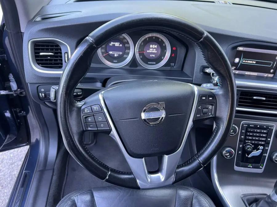 Zils Volvo V60 2011 Liepāja, ar dzinēja tilpumu 1.60 L un nobraukumu 264 tūkst. km par 6750 €, foto 18 vietnē AUTOMOTO.COM.LV