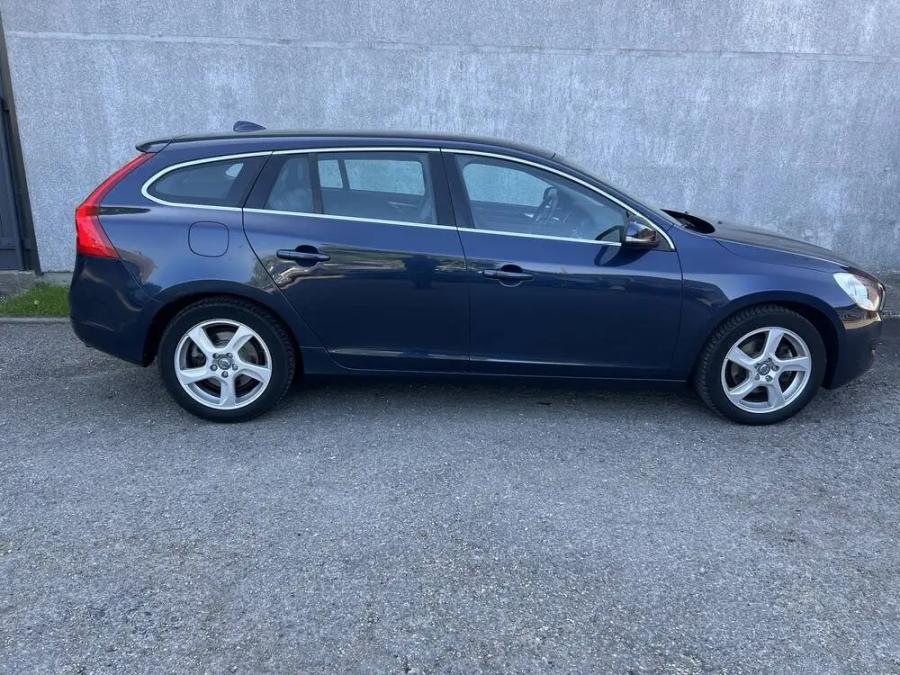 Zils Volvo V60 2011 Liepāja, ar dzinēja tilpumu 1.60 L un nobraukumu 264 tūkst. km par 6750 €, foto 20 vietnē AUTOMOTO.COM.LV