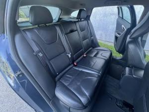 Zils Volvo V60 2011 Liepāja, ar dzinēja tilpumu 1.60 L un nobraukumu 264 tūkst. km par 6750 €, foto 24 vietnē AUTOMOTO.COM.LV