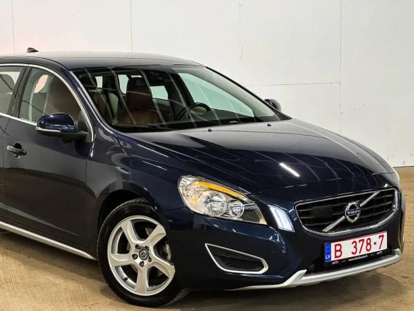 Zils Volvo V60 2011 Jūrmala, ar dzinēja tilpumu 2.00 L un nobraukumu 285 tūkst. km par 7490 €, foto 4 vietnē AUTOMOTO.COM.LV