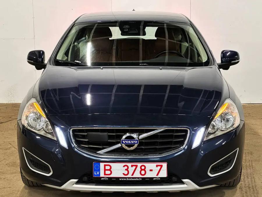 Blue Volvo V60 2011 in Jurmala, with an engine capacity of 2.00 L and mileage of 285 thousand km for 7490 €, photo 7 on AUTOMOTO.COM.LV