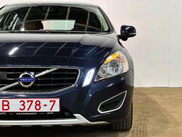 Zils Volvo V60 2011 Jūrmala, ar dzinēja tilpumu 2.00 L un nobraukumu 285 tūkst. km par 7490 €, foto 7 vietnē AUTOMOTO.COM.LV