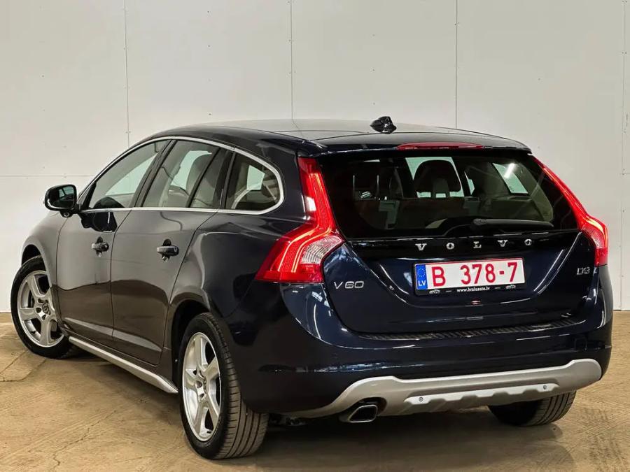 Blue Volvo V60 2011 in Jurmala, with an engine capacity of 2.00 L and mileage of 285 thousand km for 7490 €, photo 9 on AUTOMOTO.COM.LV