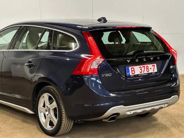 Zils Volvo V60 2011 Jūrmala, ar dzinēja tilpumu 2.00 L un nobraukumu 285 tūkst. km par 7490 €, foto 9 vietnē AUTOMOTO.COM.LV
